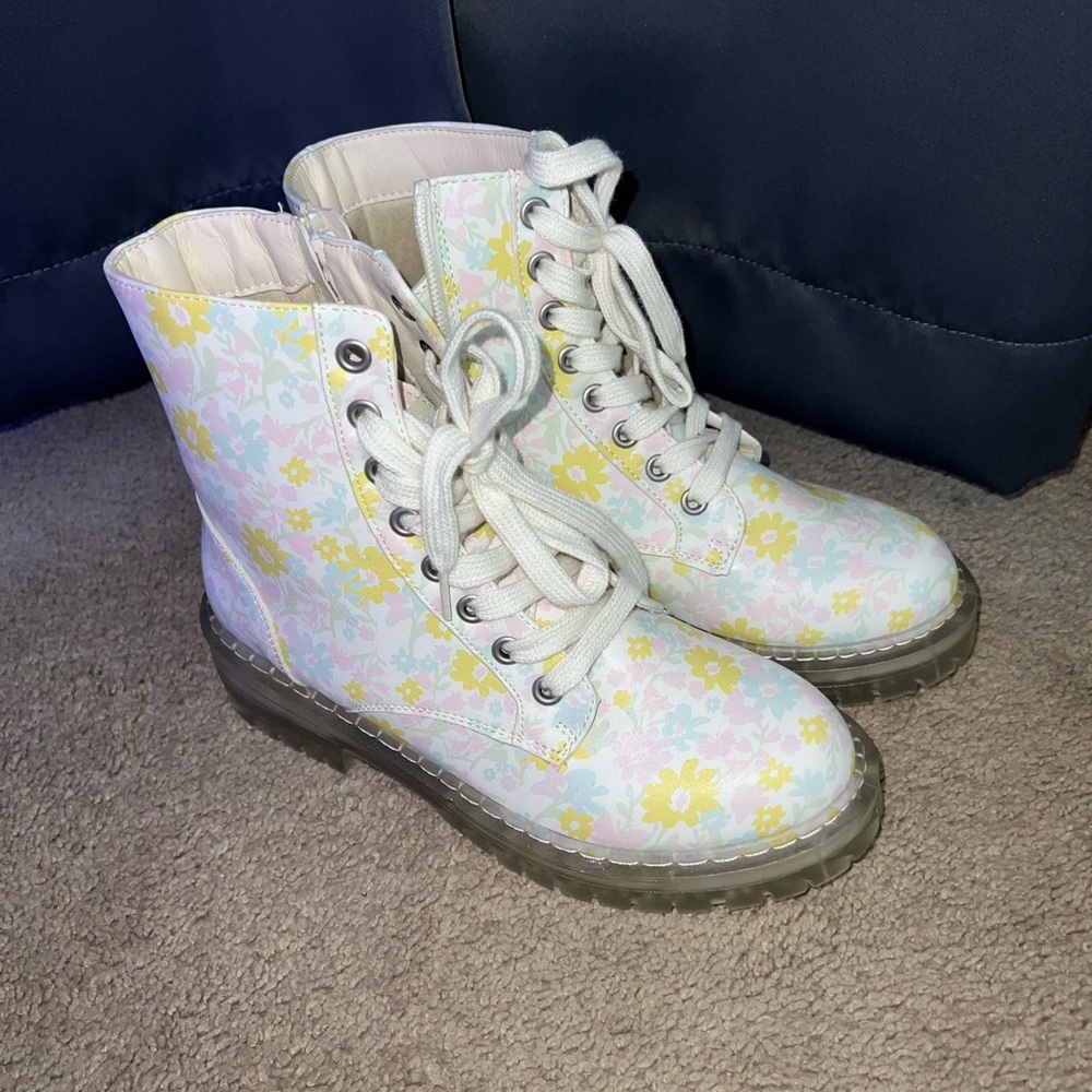 Flower Combat Boots - Gem